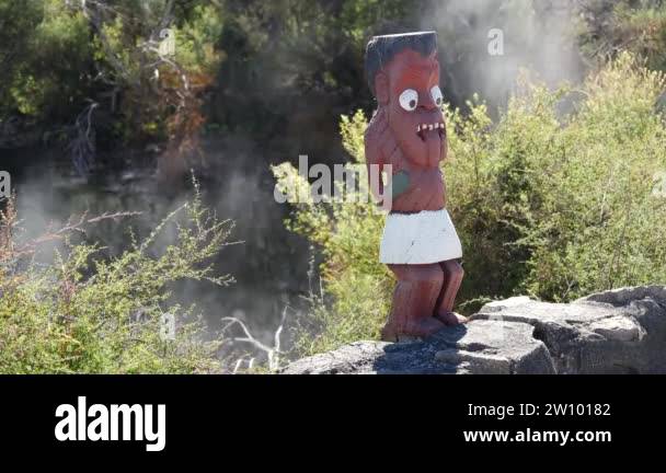 Maori statue rotorua Stock Videos & Footage - HD and 4K Video Clips - Alamy