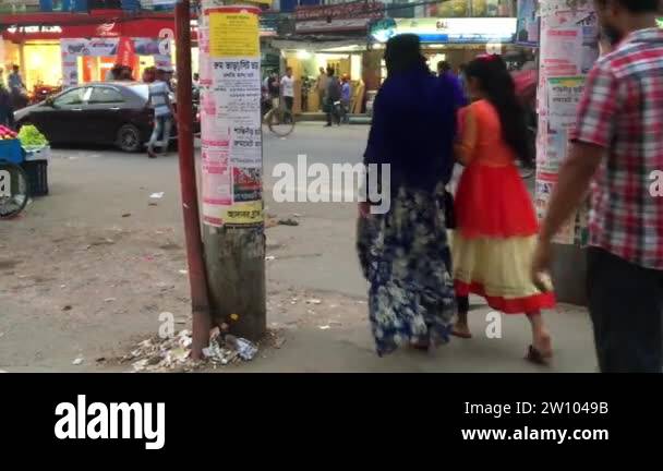 Unidentified people and street traffic at the Ring Road in the Adabor ...