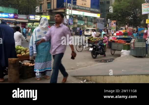Unidentified people and street traffic at the Ring Road in the Adabor ...