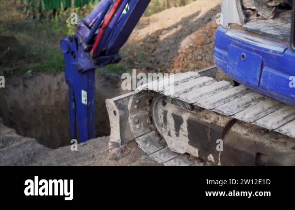 Digging tank Stock Videos & Footage - HD and 4K Video Clips - Alamy
