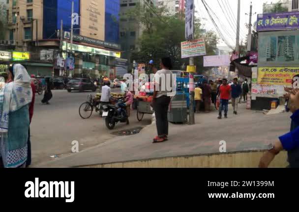 Unidentified people and street traffic at the Ring Road in the Adabor ...