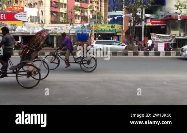 Unidentified people and street traffic at the Ring Road in the Adabor ...