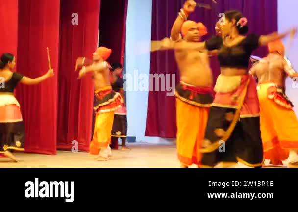 Lee keli natuma dance Kandyan Dancers Sri Lanka Stock Video Footage - Alamy