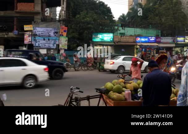 Unidentified people and street traffic at the Ring Road in the Adabor ...