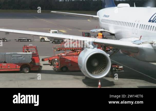 Jet aviation gate Stock Videos & Footage - HD and 4K Video Clips - Alamy