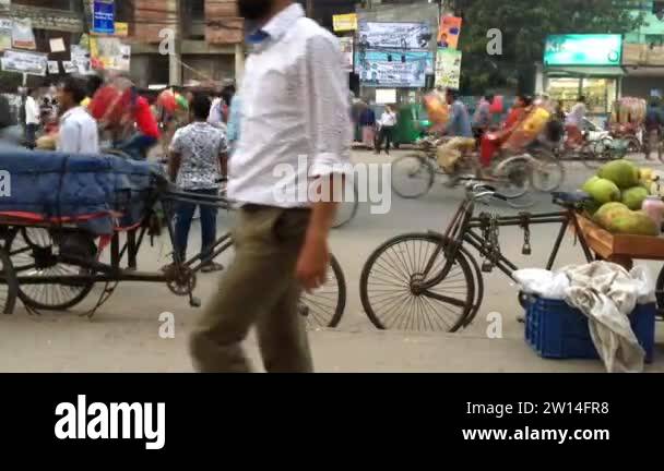 Unidentified people and street traffic at the Ring Road in the Adabor ...