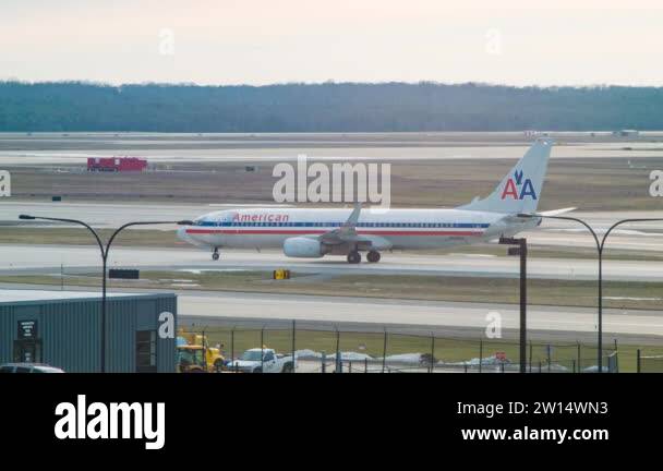 American Airlines Boeing 737 with Old Livery Taxiing at Washington DC ...