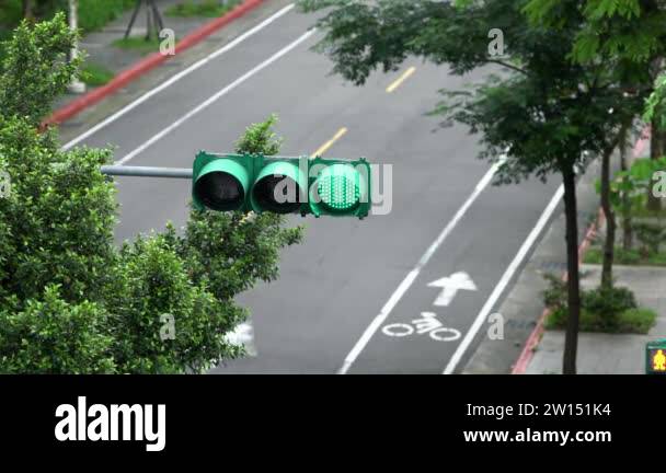 4K, Elevate view of asian traffic light sign in center Taipei city with ...