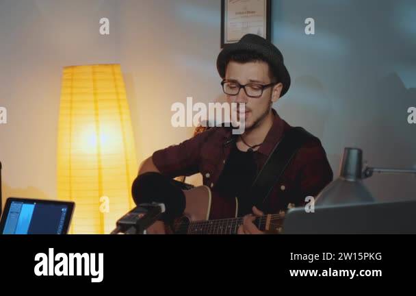 Make a remark Stock Videos & Footage - HD and 4K Video Clips - Alamy