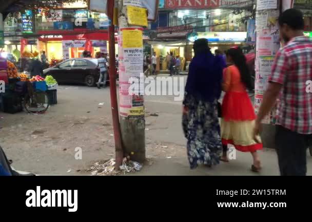 Unidentified people and street traffic at the Ring Road in the Adabor ...