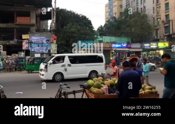 Unidentified people and street traffic at the Ring Road in the Adabor ...