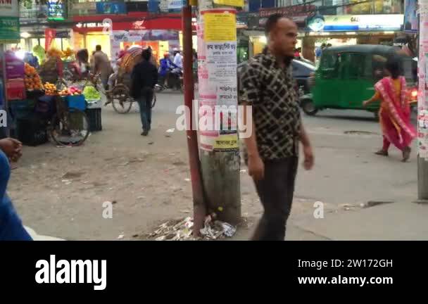 Unidentified people and street traffic at the Ring Road in the Adabor ...