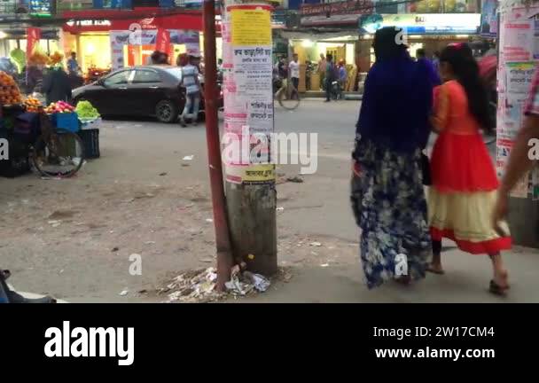 Unidentified people and street traffic at the Ring Road in the Adabor ...