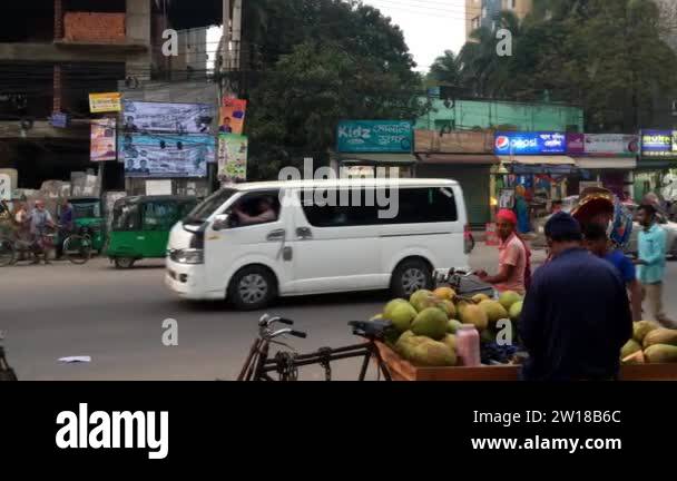 Unidentified people and street traffic at the Ring Road in the Adabor ...
