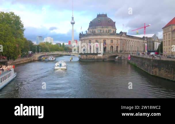 Modern sightseeing Stock Videos & Footage - HD and 4K Video Clips - Alamy