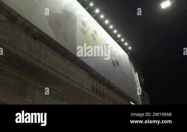 Lit billboard Stock Videos & Footage - HD and 4K Video Clips - Alamy