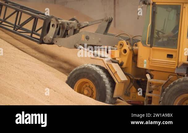 Telescopic handler tractor Stock Videos & Footage - HD and 4K Video ...