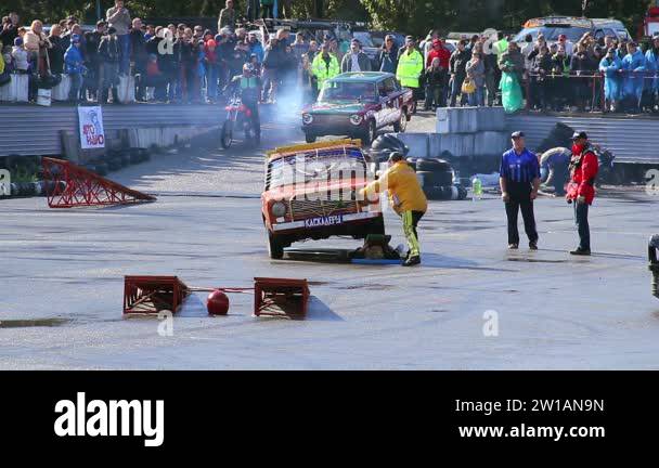 Death defying Stock Videos & Footage - HD and 4K Video Clips - Alamy