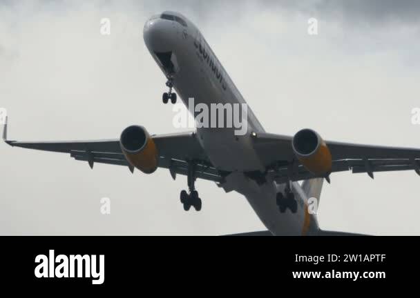 Jet Airliner Close the Landing Gear In Flight. Boeing B757 Twin Engines ...