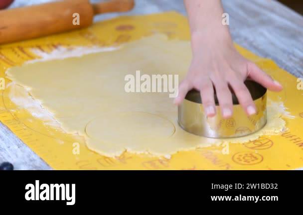 Pastry cutter circle Stock Videos & Footage - HD and 4K Video Clips - Alamy
