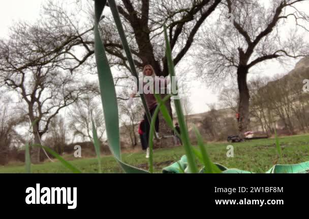 Dynamic sling Stock Videos & Footage - HD and 4K Video Clips - Alamy
