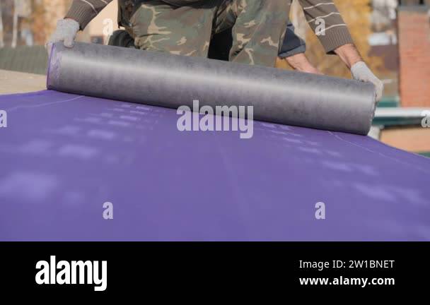 Installation of the roof base. Flooring substrate under the roof ...