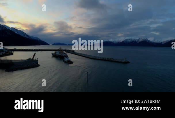 Tugboat pushing ship Stock Videos & Footage - HD and 4K Video Clips - Alamy