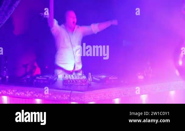 Clap hands for Stock Videos & Footage - HD and 4K Video Clips - Alamy