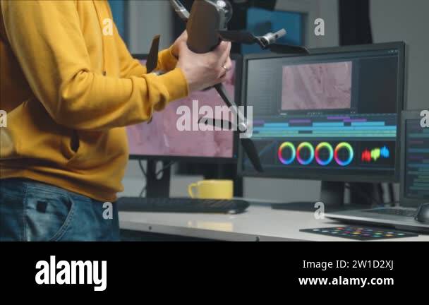 Montage console Stock Videos & Footage - HD and 4K Video Clips - Alamy