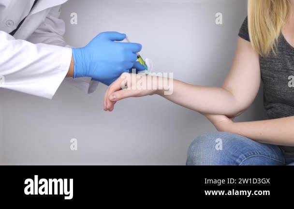 Wrist injection Stock Videos & Footage - HD and 4K Video Clips - Alamy