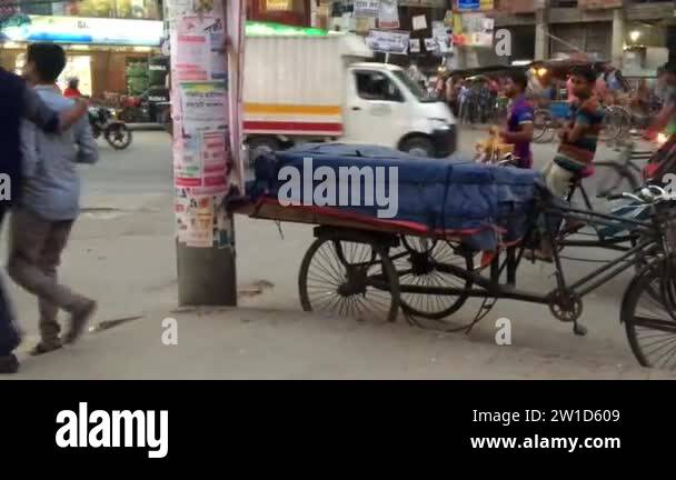 Unidentified people and street traffic at the Ring Road in the Adabor ...