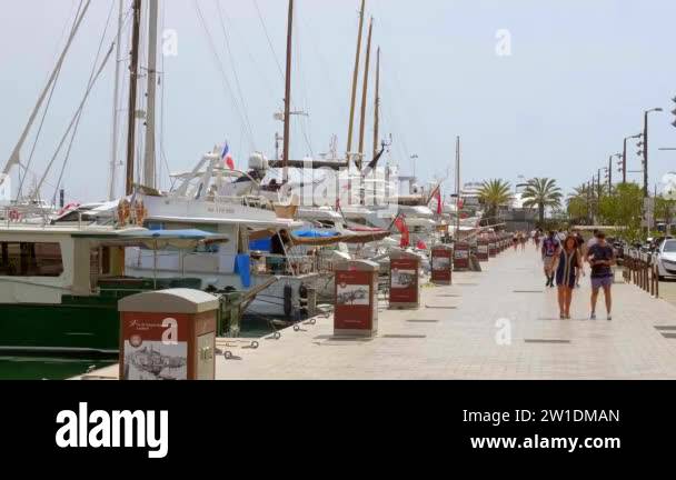 People walking on the promenade of Cannes - CITY OF CANNES, FRANCE ...