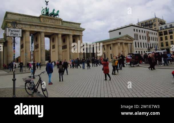 Pariser square Stock Videos & Footage - HD and 4K Video Clips - Alamy