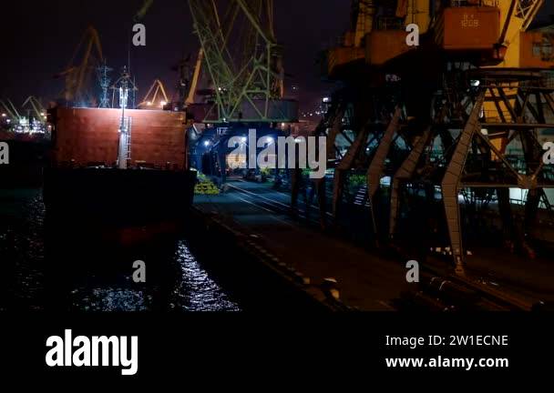 Bulk carrier cargo operation Stock Videos & Footage - HD and 4K Video ...