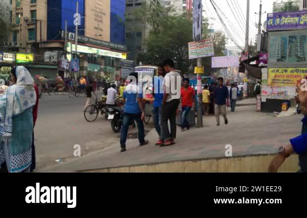 Unidentified people and street traffic at the Ring Road in the Adabor ...