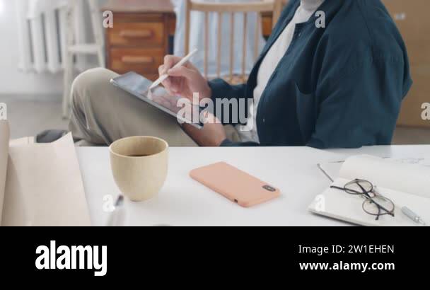 Knee drawing Stock Videos & Footage - HD and 4K Video Clips - Alamy