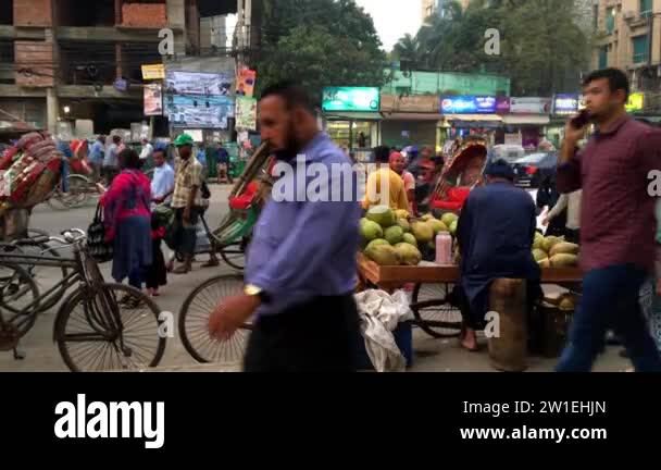 Unidentified people and street traffic at the Ring Road in the Adabor ...