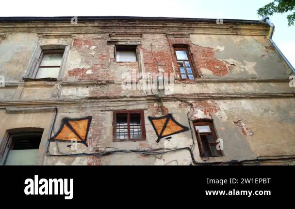 Two story temple Stock Videos & Footage - HD and 4K Video Clips - Alamy