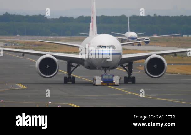 Boeing 777 towing from service Stock Video Footage - Alamy