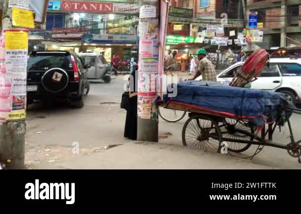 Unidentified people and street traffic at the Ring Road in the Adabor ...