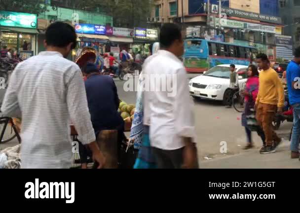 Unidentified people and street traffic at the Ring Road in the Adabor ...