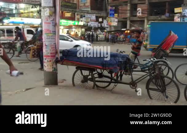 Unidentified people and street traffic at the Ring Road in the Adabor ...