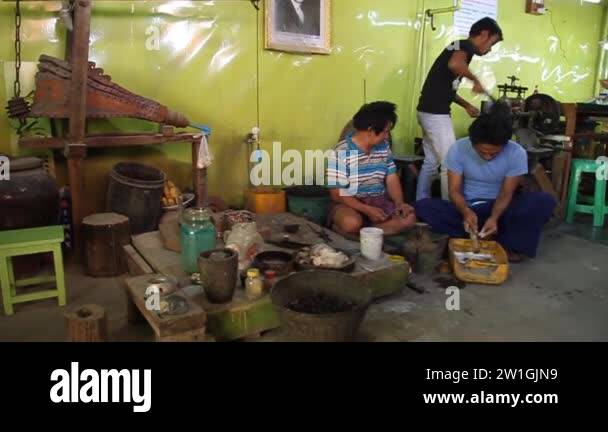 Silversmith workshop Stock Videos & Footage - HD and 4K Video Clips - Alamy