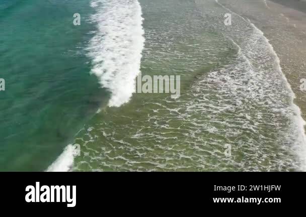 Beach and waves from top view. Turquoise water background from top view ...