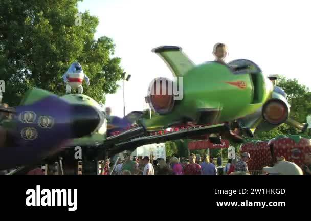 Rotating ride ship Stock Videos & Footage - HD and 4K Video Clips - Alamy