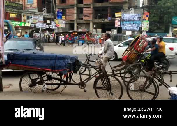 Unidentified people and street traffic at the Ring Road in the Adabor ...