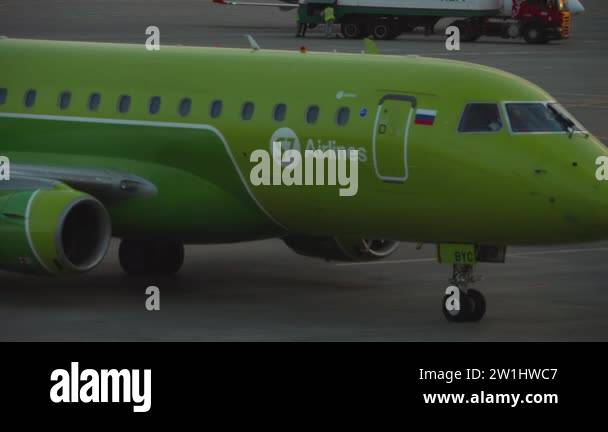Embraer crew Stock Videos & Footage - HD and 4K Video Clips - Alamy