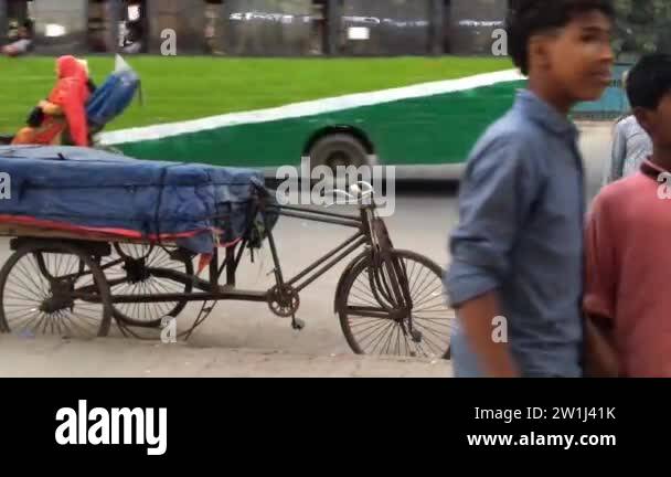 Unidentified people and street traffic at the Ring Road in the Adabor ...