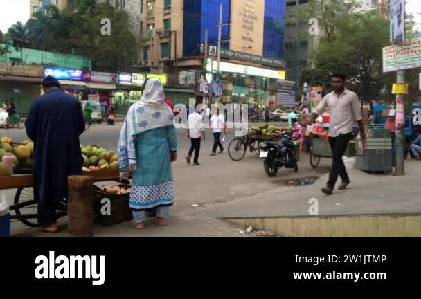 Unidentified people and street traffic at the Ring Road in the Adabor ...