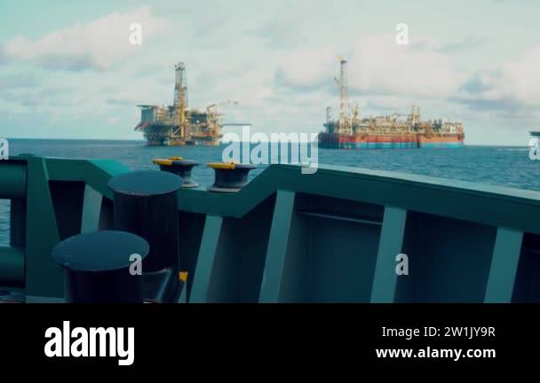 FPSO tanker vessel near Oil Rig platform. Offshore oil and gas industry ...